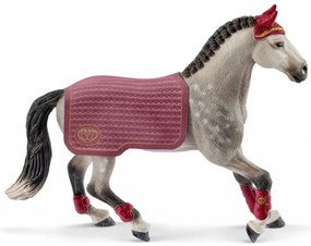 Schleich 42456 turnajová kobyla trakénského koně