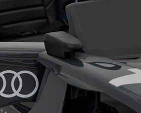 Ramiz Vozidlo Audi RSQ E-TRON šedé