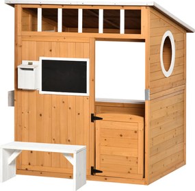 Dětský domek na hraní z přírodního dřeva, s poštovní schránkou a truhlíkem na květiny, příroda