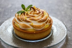 Kulatý servírovací tác čirý se šedým středem Průměr: 27cm