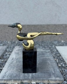 Leštěná bronzová socha soška - Žena