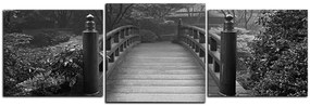 Obraz na plátně - Dřevěný most v podzimní zahradě - panoráma 5186QD (120x40 cm)