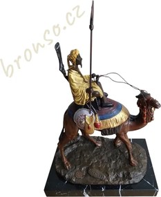 Bronzová socha arabského jezdce na velbloudovi – signováno A. Léonard, pravý bronz na mramoru