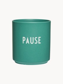 Hrnek's nápisem Favourite Pause