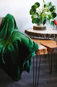 Jemná jednobarevná deka smaragdově zelené barvy Šířka: 150 cm | Délka: 200 cm
