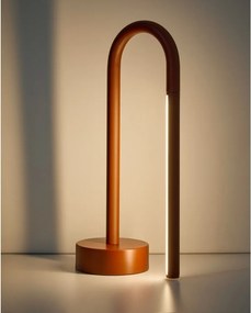 Červená kovová LED stolní lampa (výška 30 cm) Bow – Kave Home