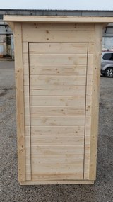Dřevěný domek WC (1 × 1 m)