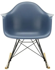 Eames Plastic Armchair RAR černě lakovaná mořská modrá javor Vitra