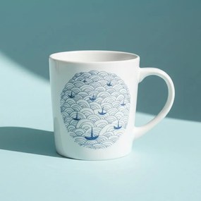 Porcelánový hrnek Loďky na vlnách, 500 ml – modrobílý, s autorským designem