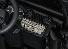 Elektrické autíčko Land Rover Defender 110 SVX černé