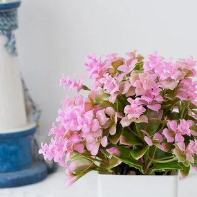 Bytová dekorace - krásná umělá rostlina v květináči  - výška 11 cm Barvy: Růžová