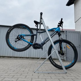 Stojan na kola za sedlo KS-930 | Česká výroba | KACERLE Povrchová úprava: žárový zinek, Délka stojanu: 2,5 m