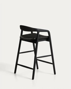 Černá barová židle s područkami z dubového dřeva (výška sedáku 65 cm) Derile – Kave Home