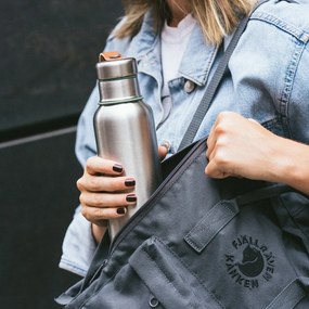 Termoláhev z nerezové oceli ve stříbrné barvě 750 ml – Black + Blum