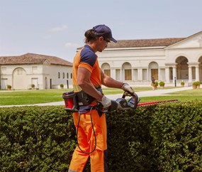 Akumulátorové nůžky na živý plot CRAMER 82HD62 (Dodáváno bez baterie a nabíječky)
