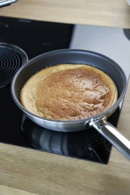 Pánev Zwilling Pro plytká s povrchem Non-Stick 28 cm