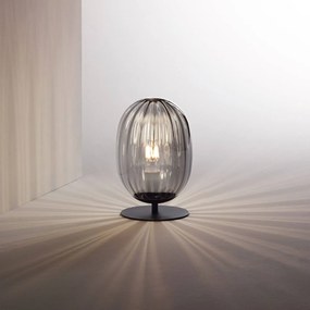 Stolní lampa Infinity se zakřiveným stínidlem