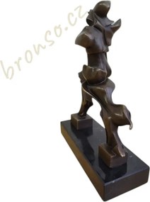 Futuristická bronzová soška – Unique Forms of Continuity in Space – Jedinečné formy kontinuity v prostoru – Umberto Boccioni abstraktní moderní umění