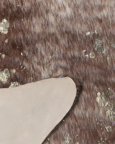 Koberec z umělé hovězí kůže s potiskem 130 x 170 cm hnědý / zlatý BOGONG Beliani