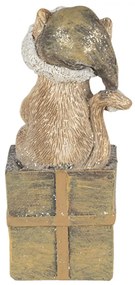 Vánoční dekorativní soška kočky s čepicí na dárku – 5x4x10 cm