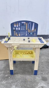AIYAPLAY dětská dřevěná dílna s 28 doplňky, 60 × 38,3 × 80 cm