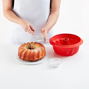 Silikonová pečicí forma na bábovku 22 cm Lekue Deep Savarin | červená