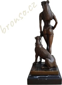Kleopatra s panterem – bronzová figurální soška