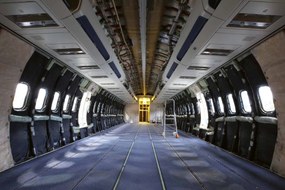 DIMEX | Samolepicí vliesová fototapeta na zeď Údržba letounu MA-5-2821 | 375 x 250 cm | modrá, bílá, černá