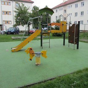 Černá gumová dlaždice (V30/R15) - délka 50 cm, šířka 50 cm a výška 3 cm