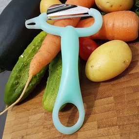 extra ostrá škrabka FUARI FIT PEELER s šikmou čepelí z nerezové oceli (stainless steel ) 18-8 mint