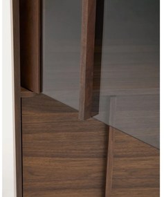 Hnědá vitrína v dekoru ořechu 100x170x40 cm Onix – Kave Home