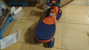 AIYAPLAY Elektrické odrážedlo 2 v 1 s hudbou, oranžové