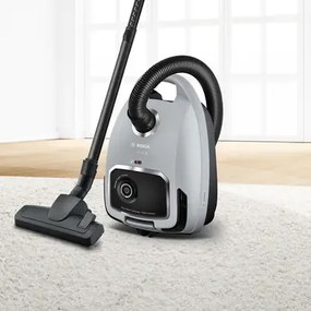 BOSCH BGB6X330 černá / Sáčkový vysavač / 600 W / 4 L / HEPA 13 / 75 dB