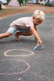 Hry s křídami na chodník