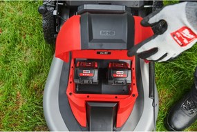 Milwaukee M18 FUEL™ sekačka s pojezdem 46 cm na dva akumulátory