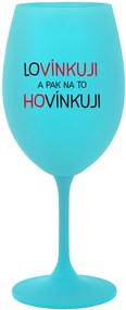 LOVÍNKUJI A PAK NA TO HOVÍNKUJI - tyrkysová sklenice na víno 350 ml