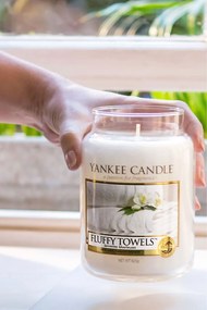 Yankee Candle – votivní svíčka Fluffy Towels (Nadýchané osušky), 49 g
