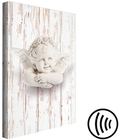 Obraz Usmívající se andílek (1-dílný) - socha na pozadí bílého dřeva