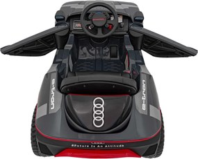 Ramiz Vozidlo Audi RSQ E-TRON šedé