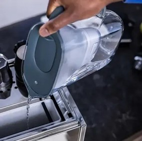 Brita Style Essential XL modrá / Filtrační konvice na vodu / 3,6 l / f