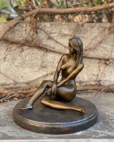 Erotická bronzová socha - Polonahá sexy žena  2
