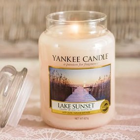 Yankee Candle – Classic vonná svíčka Lake Sunset, 411 g