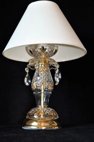 Křišťálová stolní lampa s bílým shirmem zdobená zlatou malbou