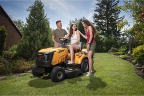 Riwall PRO RLT 92 HRD travní traktor 92 cm se zadním výhozem a hydrostatickou převodovkou