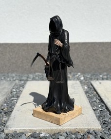 Bronzová socha Smrtka – figurka s kosou a váhami
