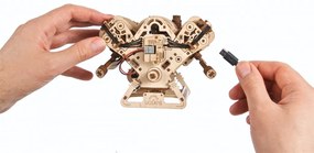 Ugears 3D dřevěné mechanické puzzle Motor V8
