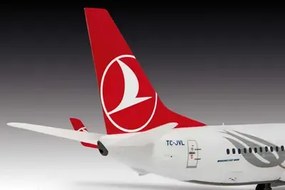 Revell 03772 Boeing 737-800 Turkish Airlines / Plastikový model / 1:14
