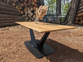 Jídelní stůl z dubového masivu Boozer v industriálním designu Velikost Desky: 2100x1000 (mm)