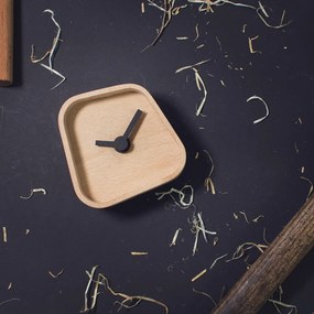 Stolní hodiny Uneven XS, bukové dřevo, černé ručičky