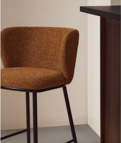 Čalouněná barová židle v terakotové barvě (výška sedáku 65 cm) Ciselia – Kave Home